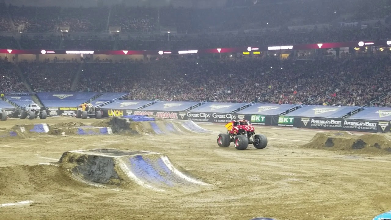 Monster jam Detroit 2019 - YouTube