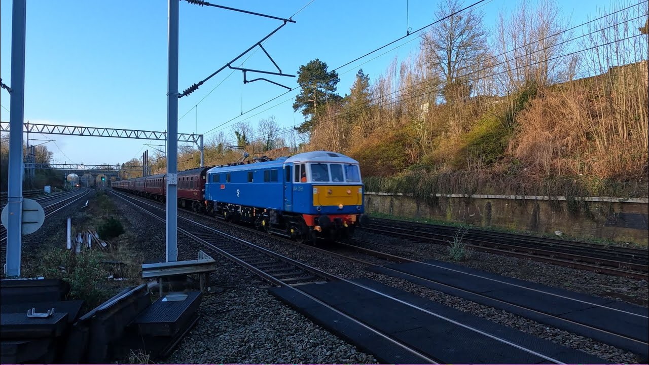 4K Raw unedited material filmed at Bushey station - YouTube