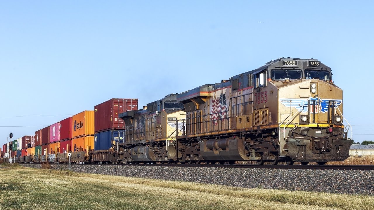 UP 7855 Westbound - YouTube