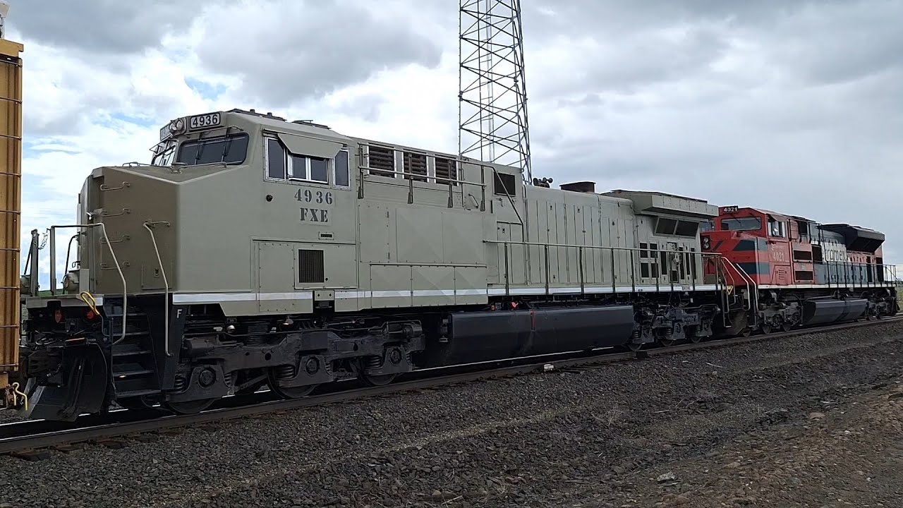 (5/18/25) BNSF Autorack Train going through Bluestem WA with a FXE ...