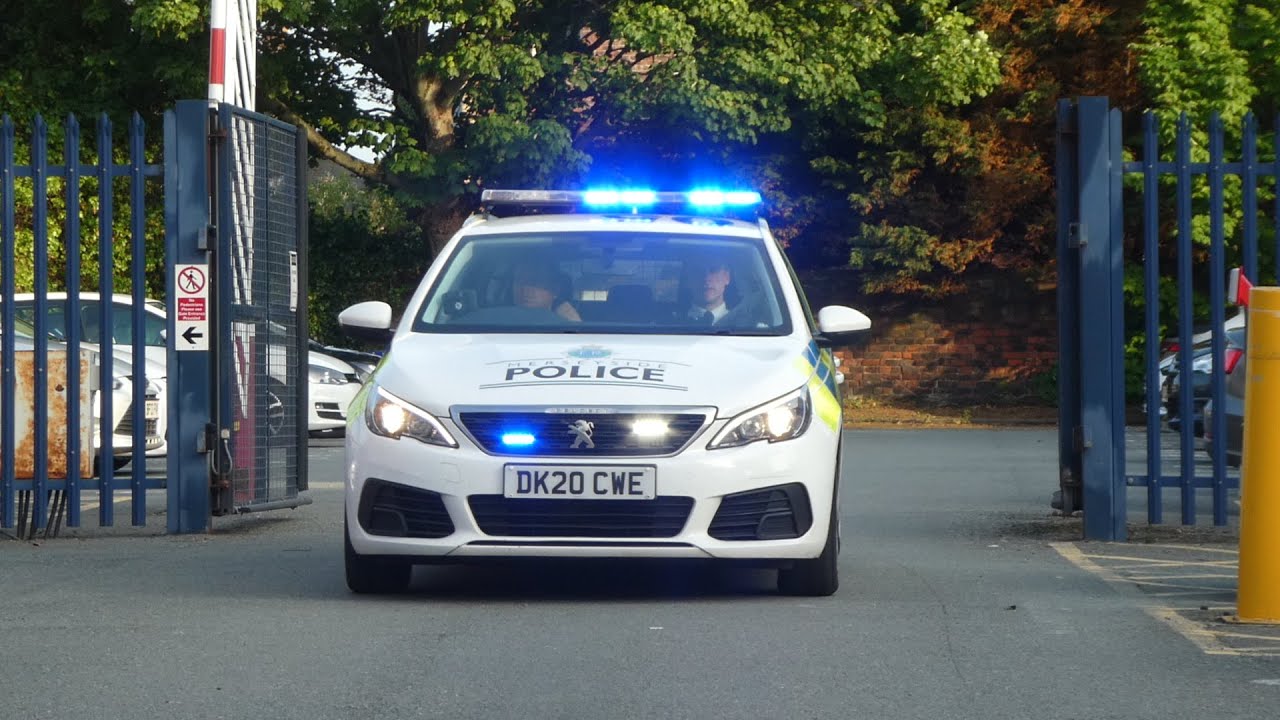 A Merseyside Police Peugeot 308 responds to an incident - YouTube