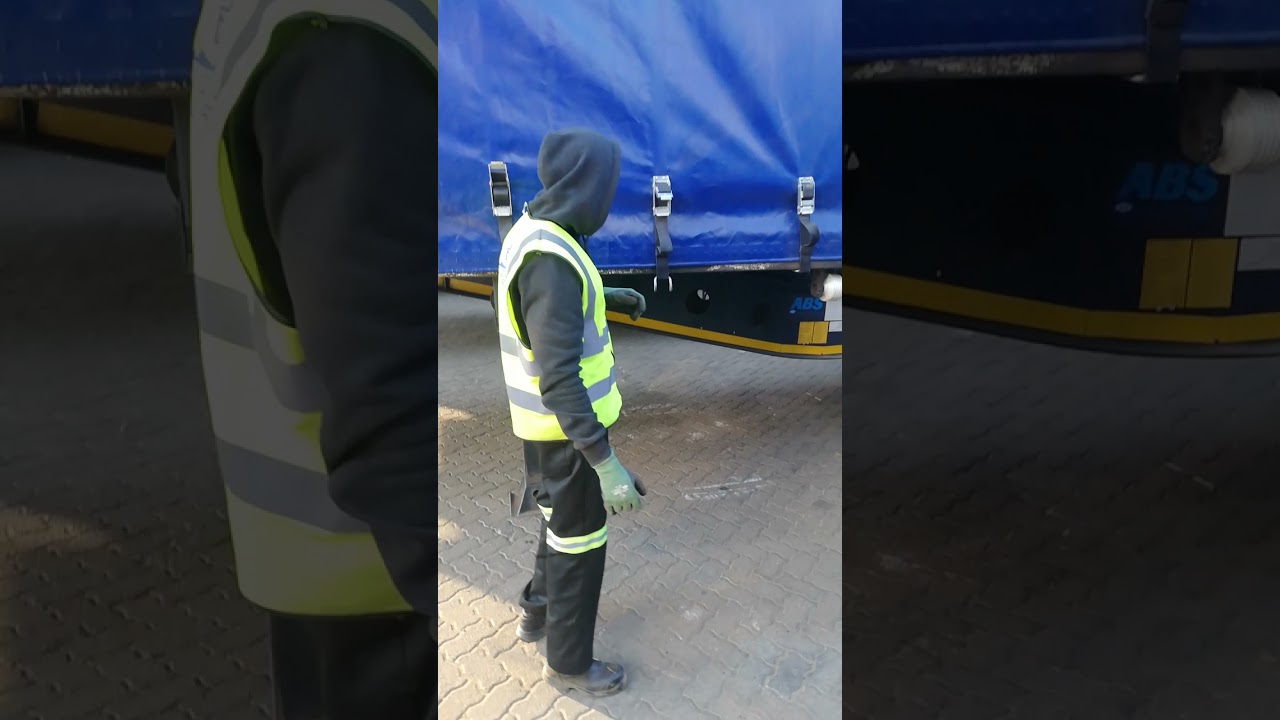 How to open 3 different Tautliner's curtains/tarps 🚛🇿🇦 - YouTube