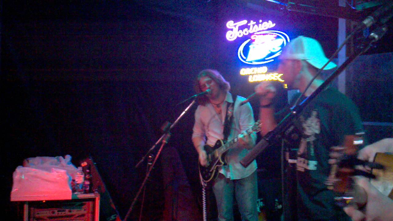 east villens ft. kyle bruich "dirt road anthem freestyled remix" - YouTube