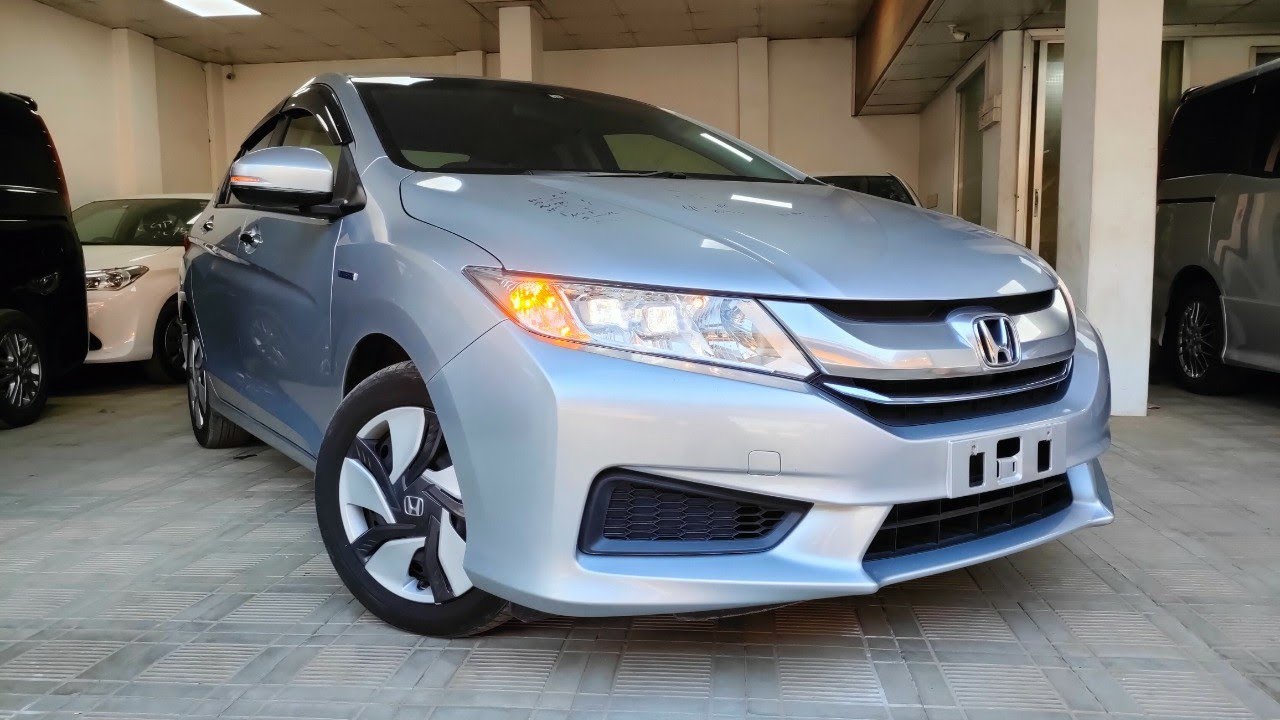 HONDA GRACE VS TOYOTA AXIO || PRICE & REVIEW || HYBRID - YouTube