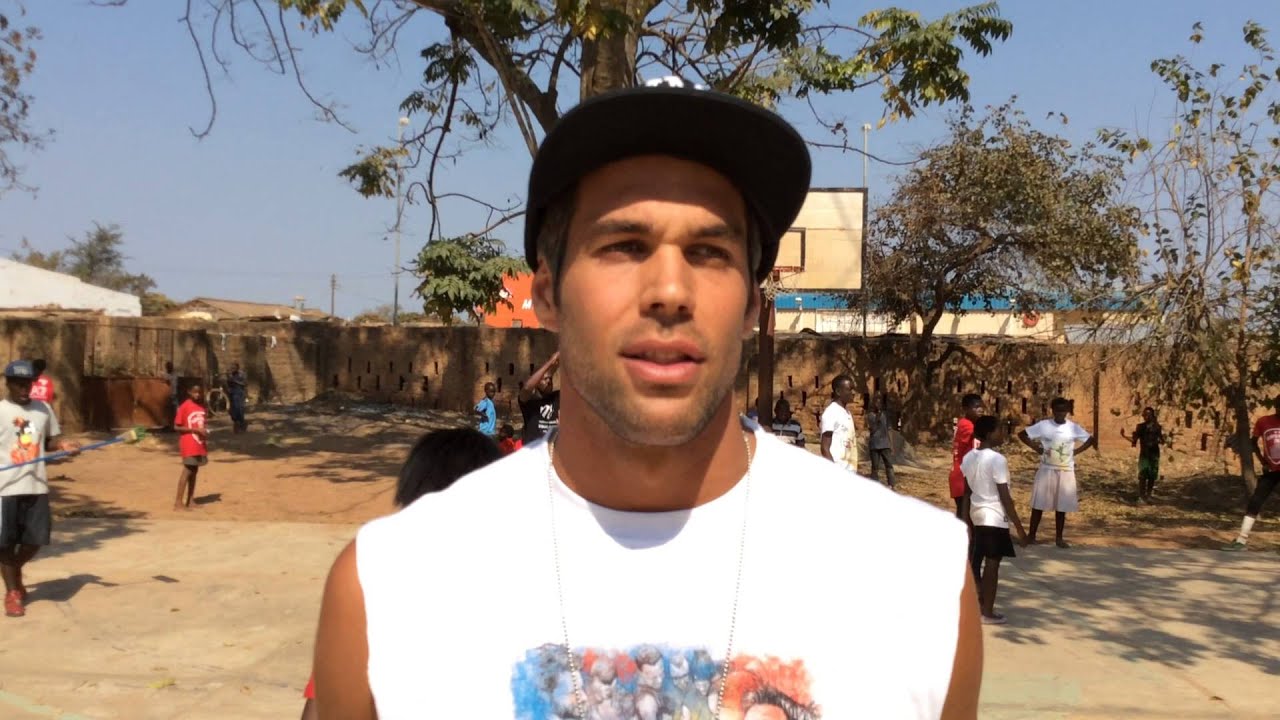 Slums Dunk en Zambia - YouTube