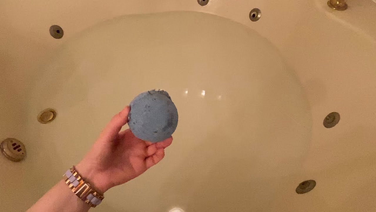 🟣 ASMR ~ Lush Bathbomb Demonstration ~ Water & Fizzing Sounds ...