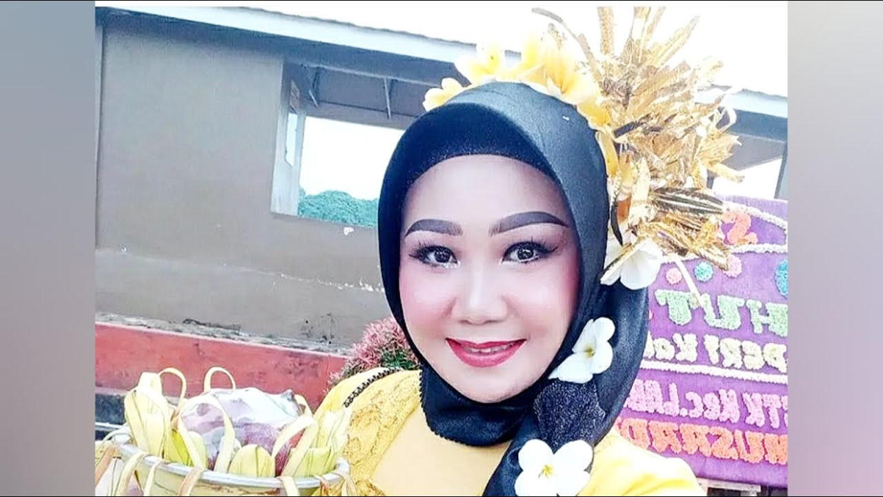 TUTORIAL MAKEUP KARNAVAL SIMPLE HIJAB - YouTube