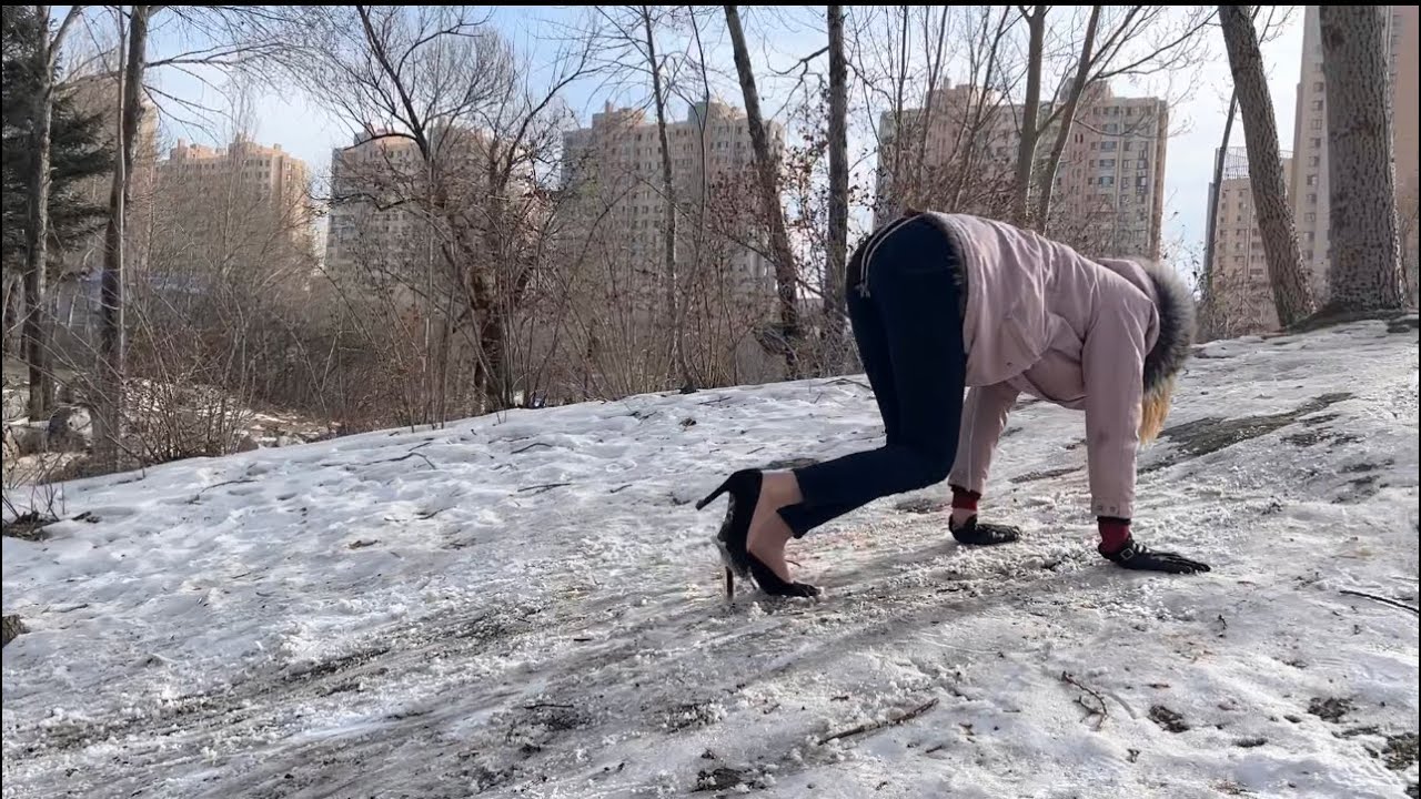 Slippery high heels, slippery shoes, slip fetish, girl slips, icy ...