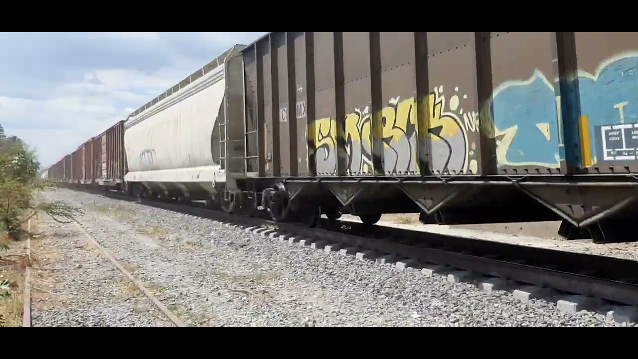 fxe 3817 fxe 3220 tren local guadalajara-irapuato - YouTube