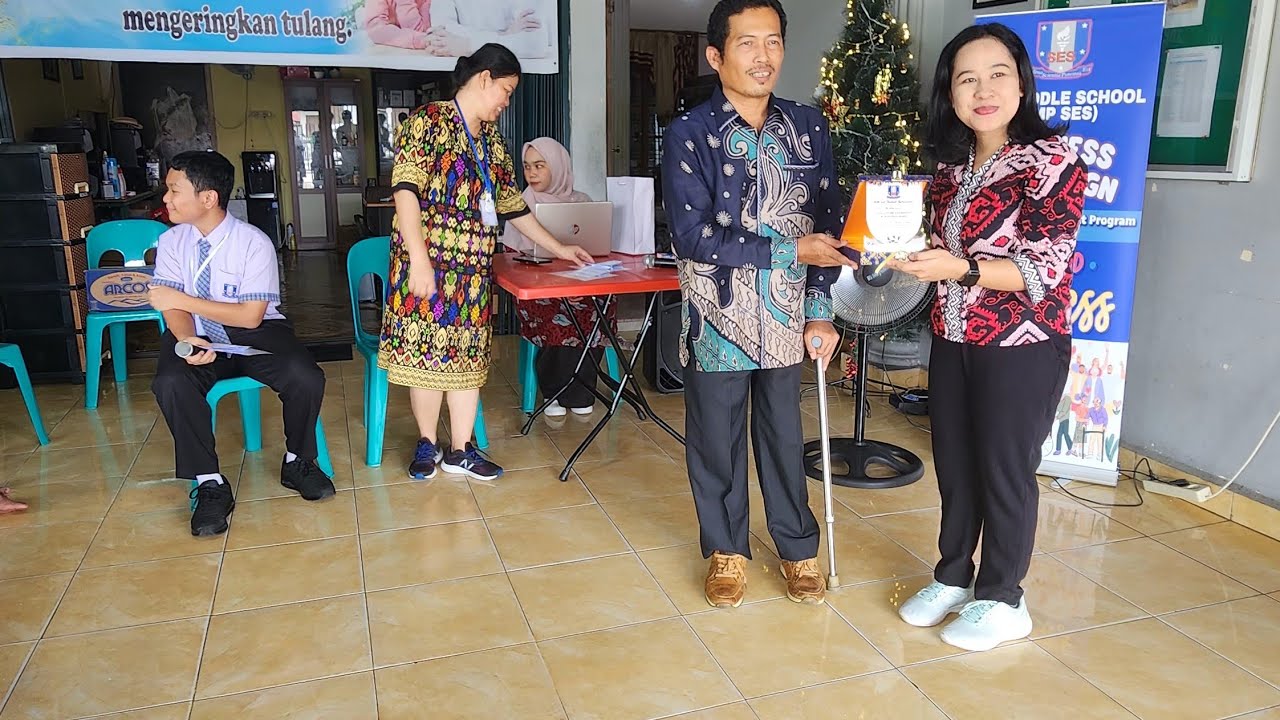 Program " Act of Kindness to an Elderly Care Home " SES Middle School ...