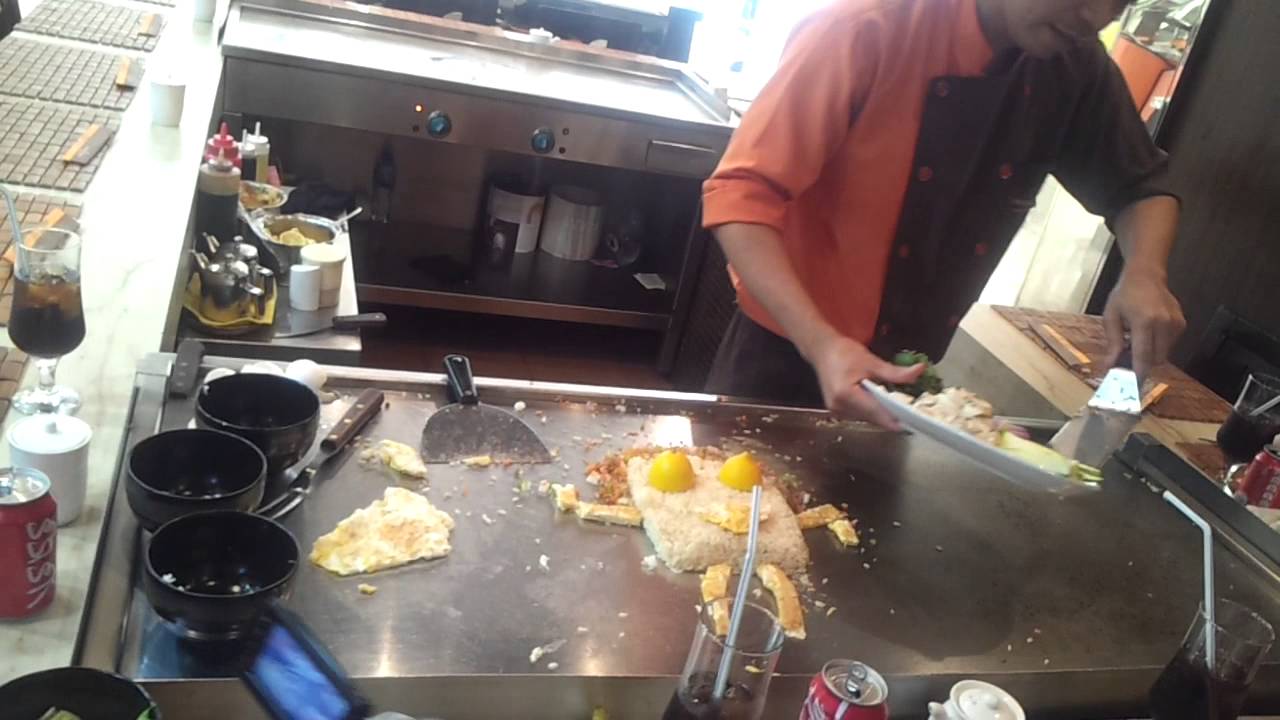 Teppanyaki show(cooking ng ina mo ) - YouTube