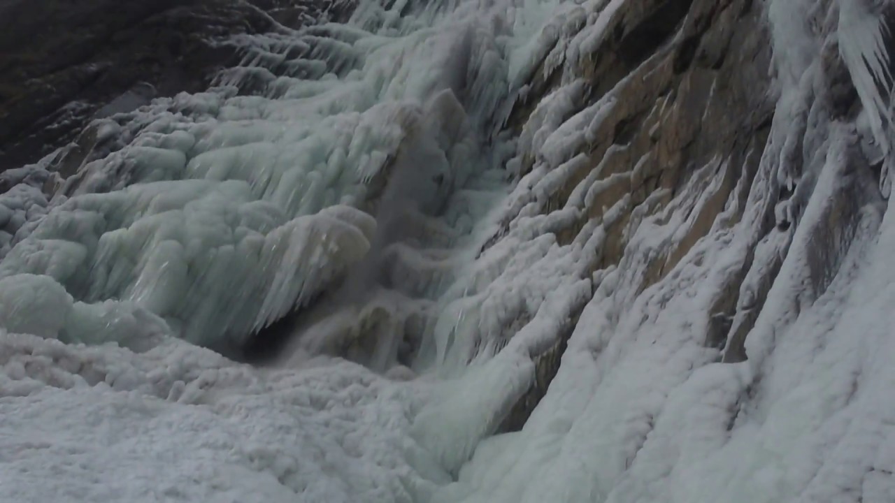 Ice climbing waterfall collapse - YouTube