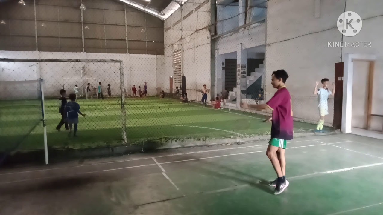 servis forhand dan backhand dalam bulu tangkis - YouTube
