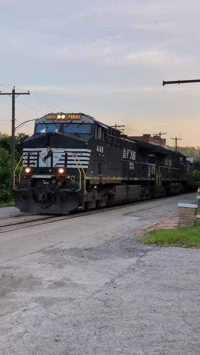 NS 4149 #shorts #train #railway #railroad #norfolksouthern #railfan - YouTube