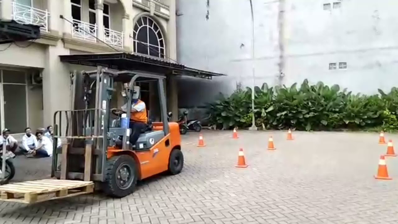 Test lapangan SIO forklift // nilai skill terbaik - YouTube