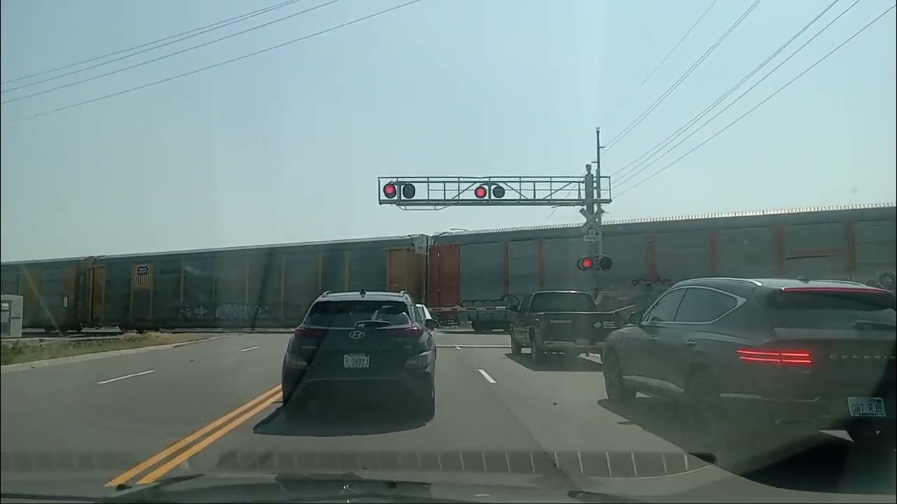 union pacific mixed freight Hutchinson 2581 and 6638 with a mid train DPU 7874 - YouTube