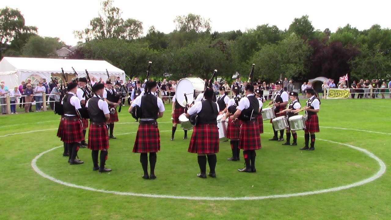 ROTHESAY AND DISTRICT PIPE BAND AT BUTE HIGHLAND GAMES 2019 - YouTube