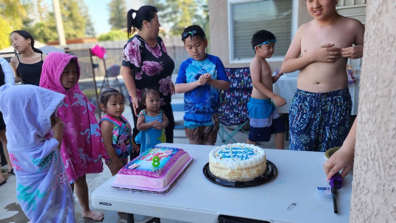 Ua me nyuam hnub yug thiab ua luam dej. - YouTube