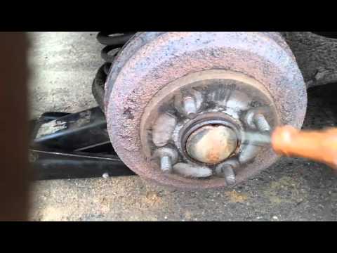 Замена задних колодок на Форд Фокус - YouTube