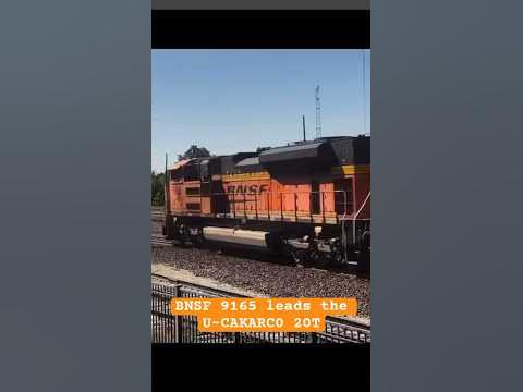 BNSF 9165 leads the UCAKARC0 20T #train #railfan #railway #bnsf #bnsfrailway - YouTube