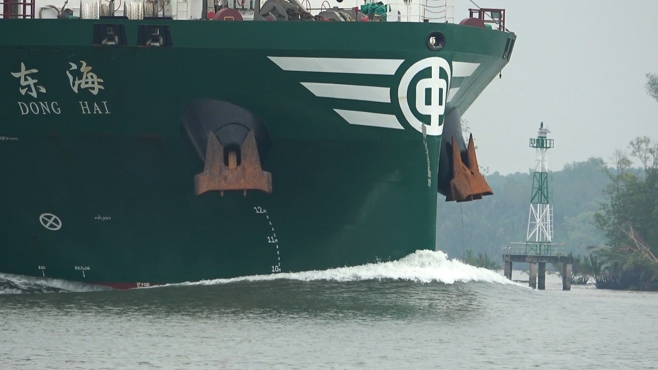 Unbelievable Turn: Chinese Ship Makes a Sharp Move | 4K Shipspotting ...
