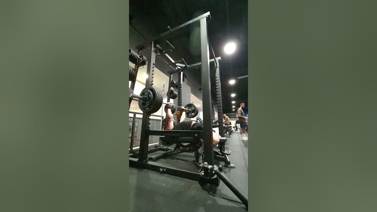 150kg bench @ 92kg - YouTube