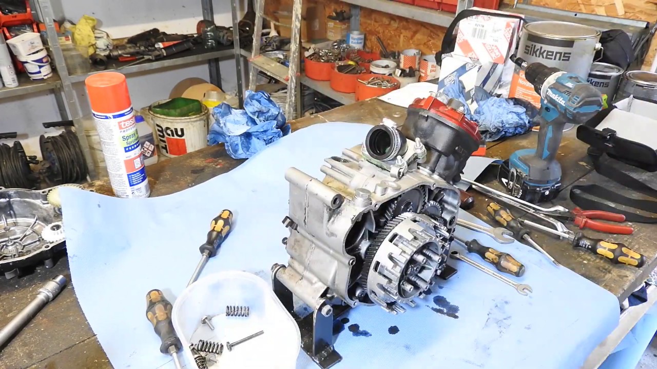 AM6 Motorblock spalten Zeitraffer - YouTube
