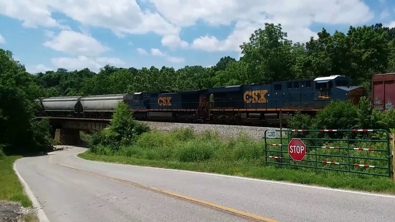 CSX #3252, #3225 Leads A Southbound Manifest Train With Two DPUs - YouTube