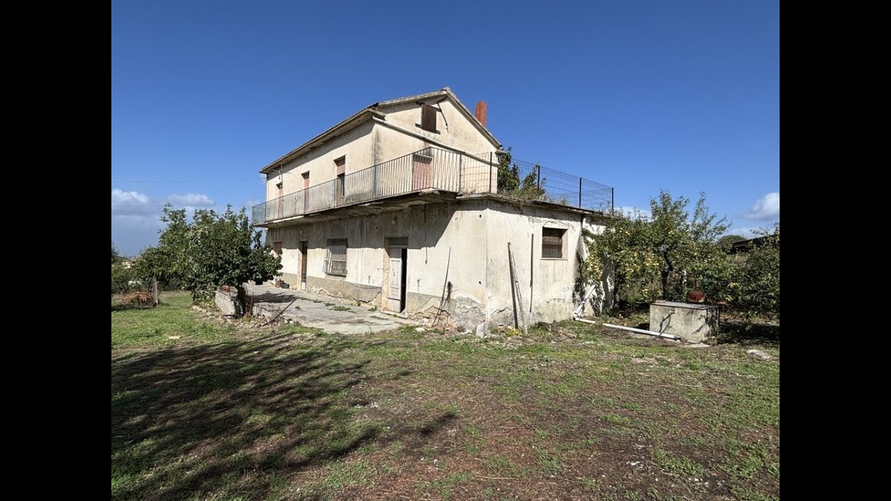 FUTUROCASA APICE: Casa indipendente con giardino in vendita a Paduli ...
