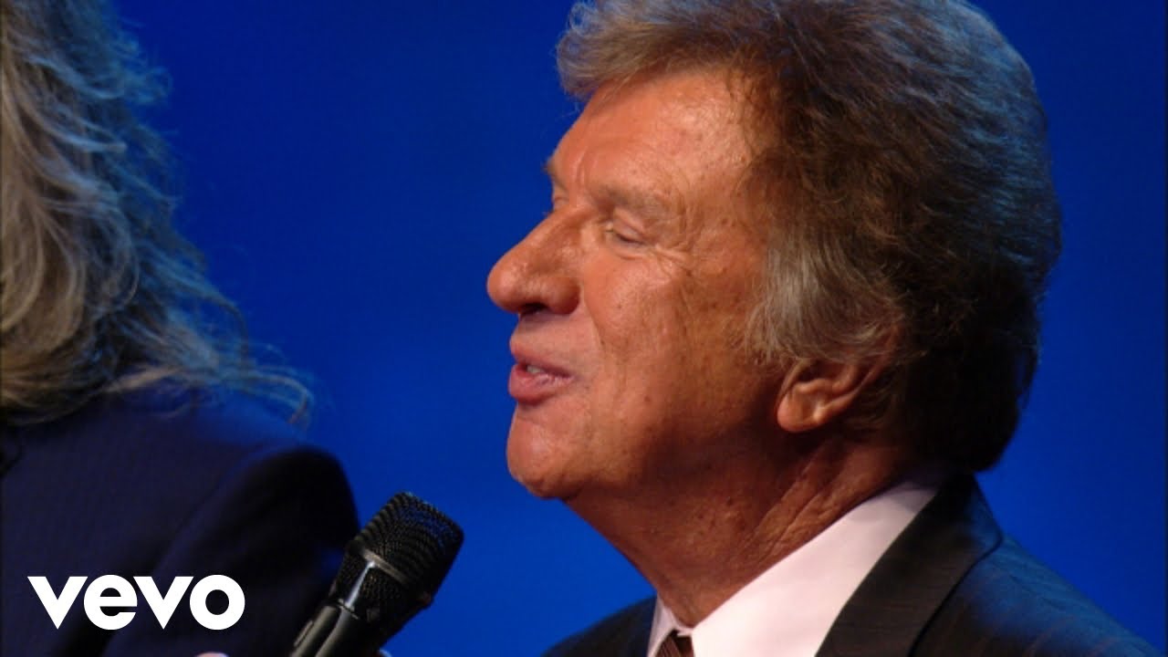 Bill & Gloria Gaither - Eagle Song [Live] ft. Gaither Vocal Band - YouTube