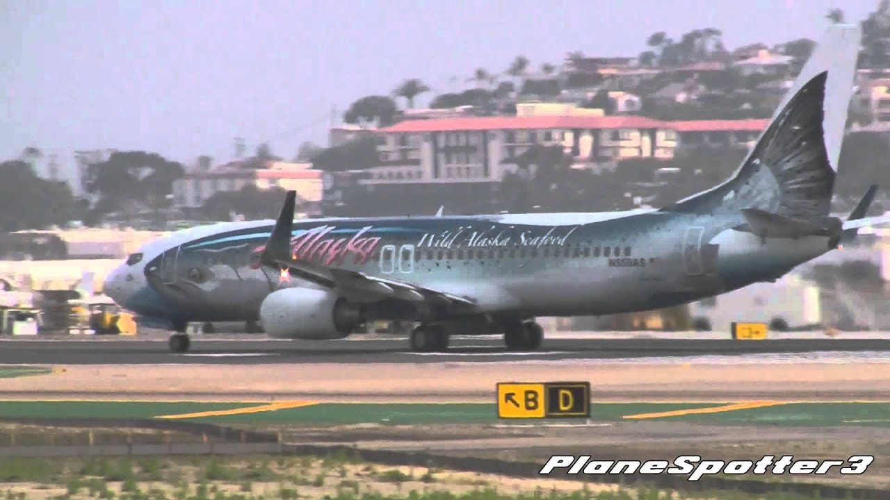 Alaska Airlines 'Salmon Thirty Salmon' Boeing 737-890 [N559AS] Takeoff ...