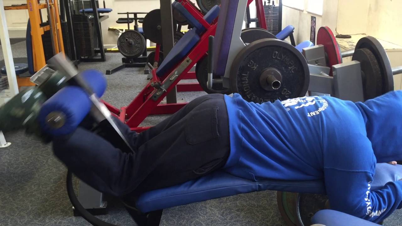 legs session at dinos gym - YouTube