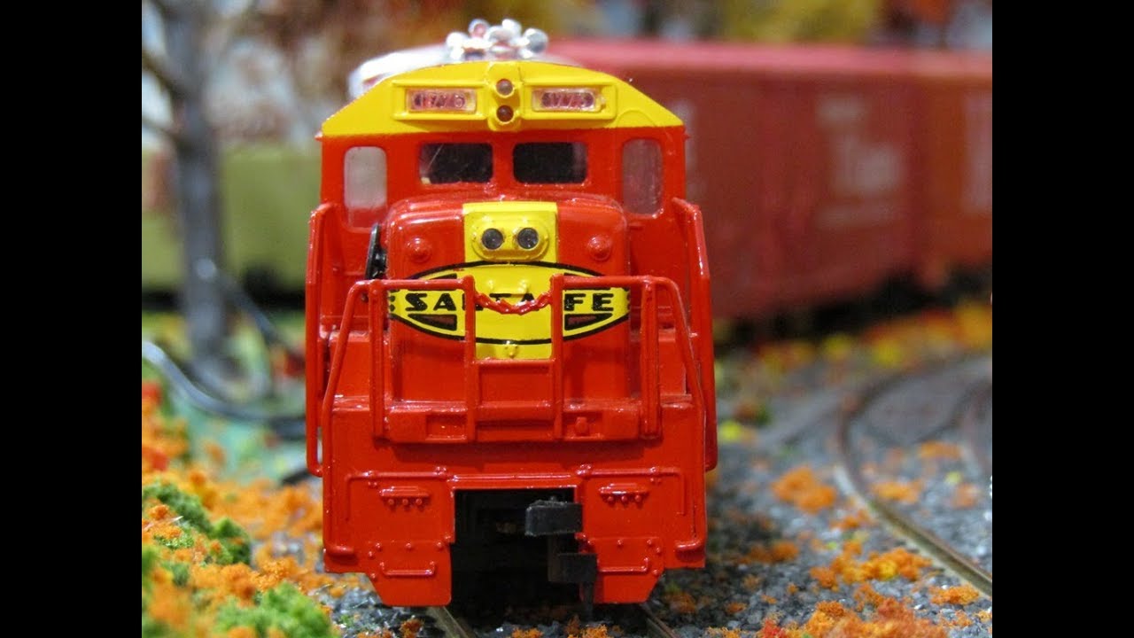 A.T.S.F. "Santa Fe" Bachmann U36B #350 - YouTube