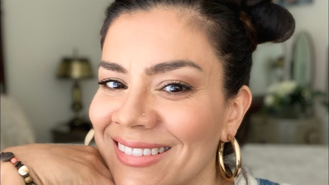 Eye-maxing! Eyeshadows for mature vs. not so mature skin - YouTube