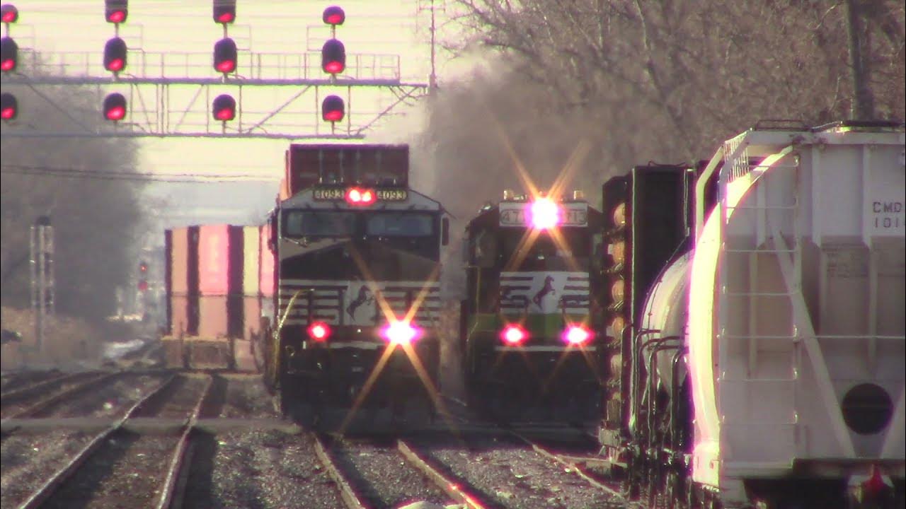 NS 4093 Races NS 4713 in Hammond, IN 3/2/21 - YouTube