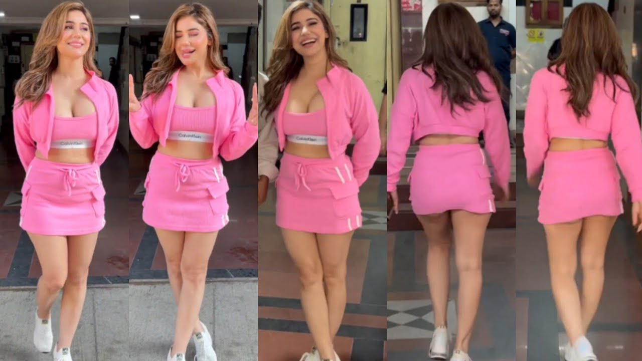 Iska HOtness पे सब Fida है 🔥💓 Kangna Sharma FlaunNts Her Huge Figur In ...