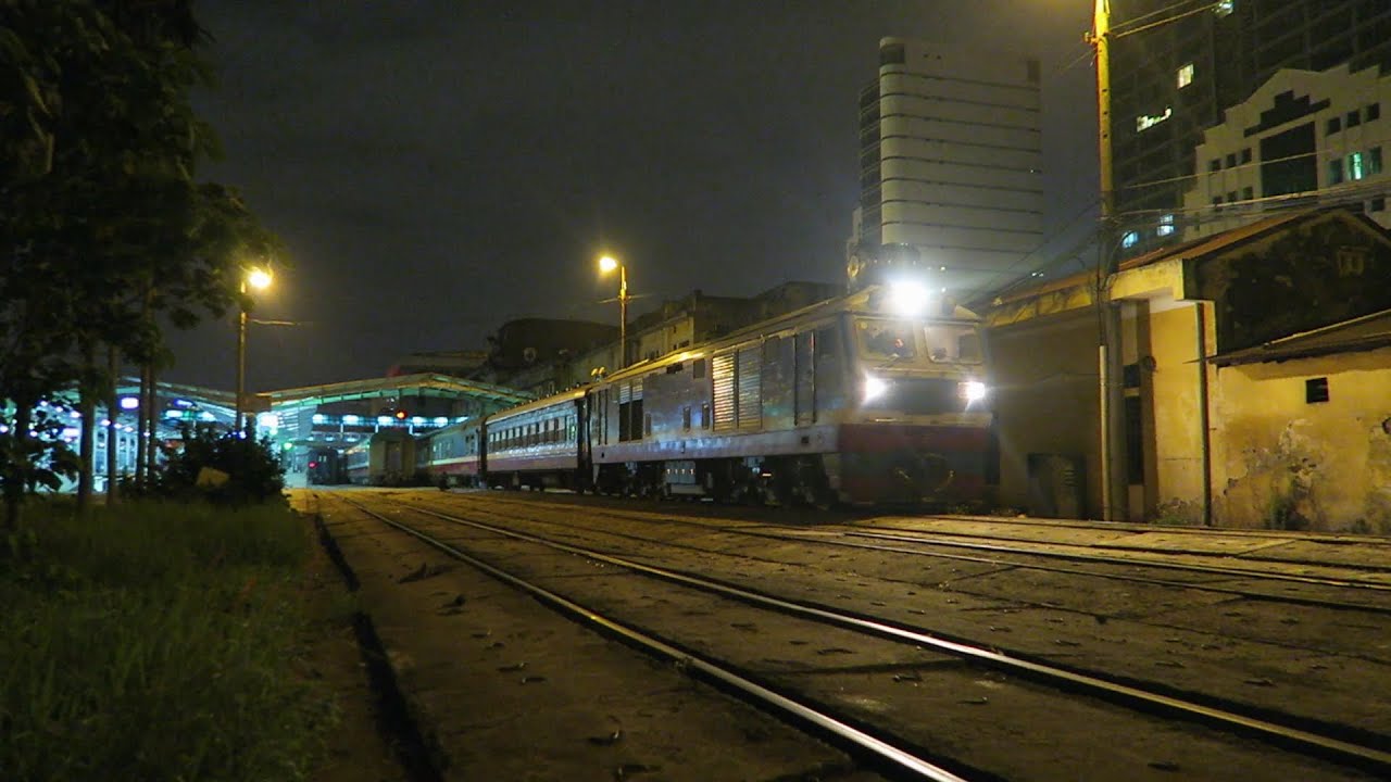 Train SE1 Hanoi - Saigon (Ho Chi Minh City) (2015) - YouTube