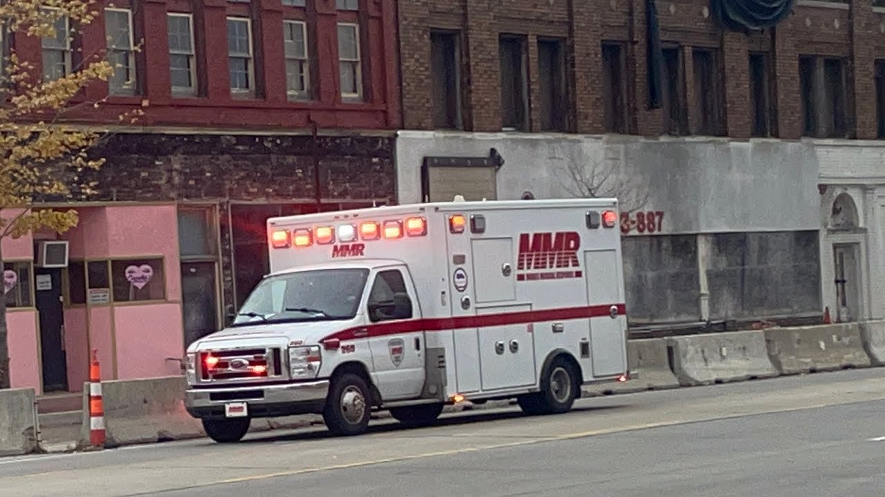 Saginaw MI MMR Ambulance 260 Responding MEDICAL - YouTube