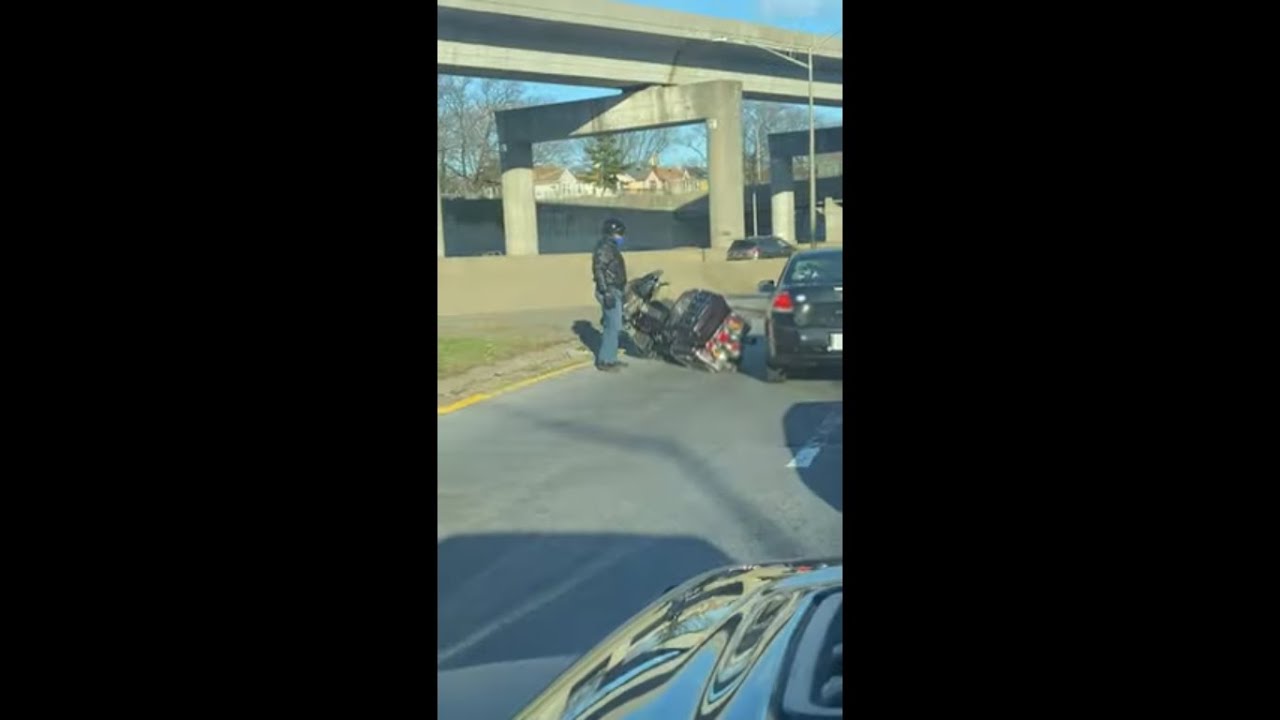 Woman Had A Breakdown And Kept Crying After She Crashed Into A Man ...