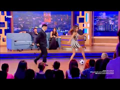 Serenay Aktaş'tan futbol show - ayakları efsane adlı videonun kopyası