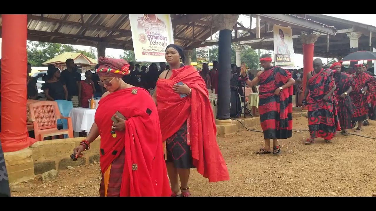 The amazing GHANAIAN culture during Funerals by kings and queens - YouTube