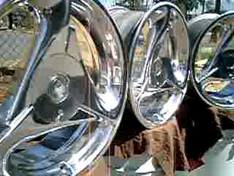 polished VS HSV Clubsport tri-spoke wheels - polished by Stans - YouTube