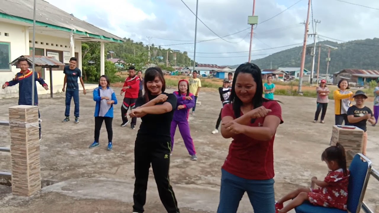 Senam kesehatan Desa Air Sena-anambas - YouTube