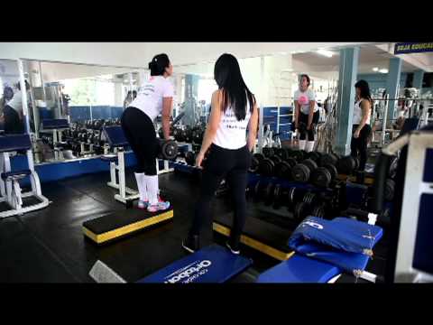 Julita Siqueira treina com Eva Andressa na Academia Top Fitness