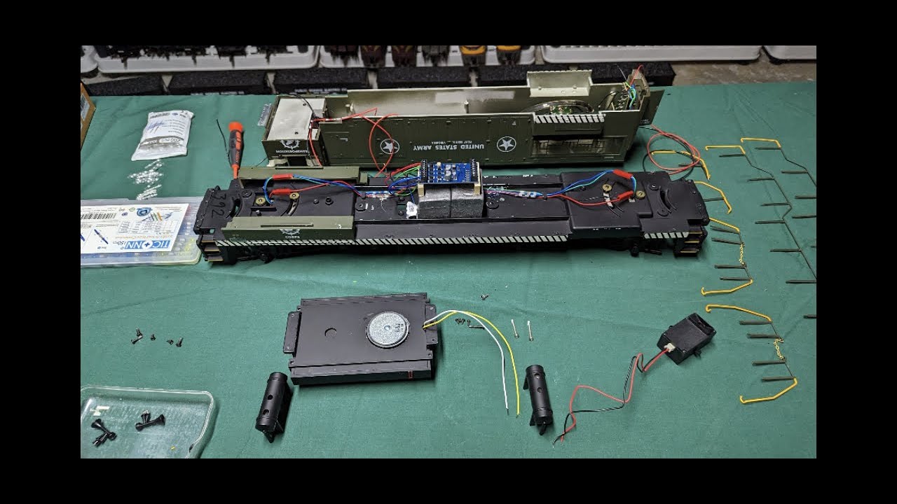 Part 2 - How to install a Soundtraxx TSU-4400 DCC board in an ...