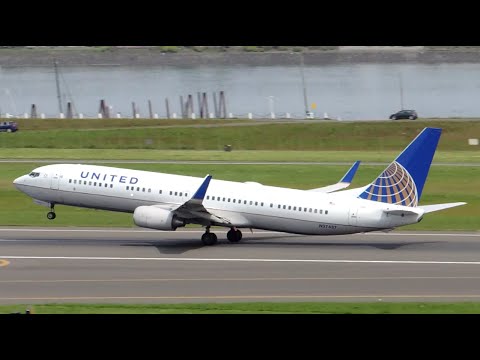 United Airlines Boeing 737-900ER [N37437] takeoff from PDX - YouTube