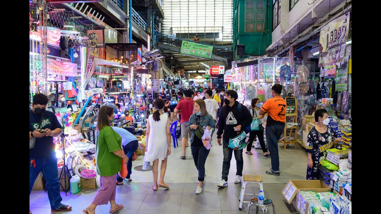 [4K] "Klong Thom Market" car accessories and electronic products on ...