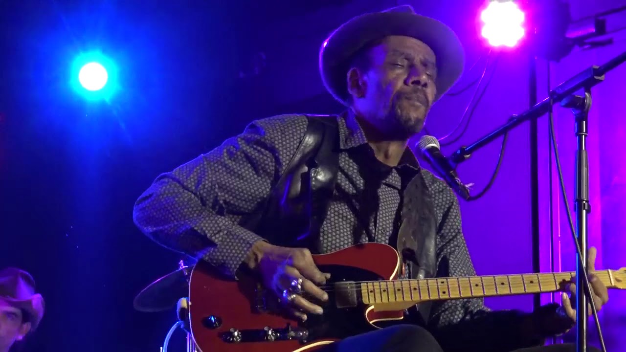 Michael Dotson & Adrián Flores - YouTube