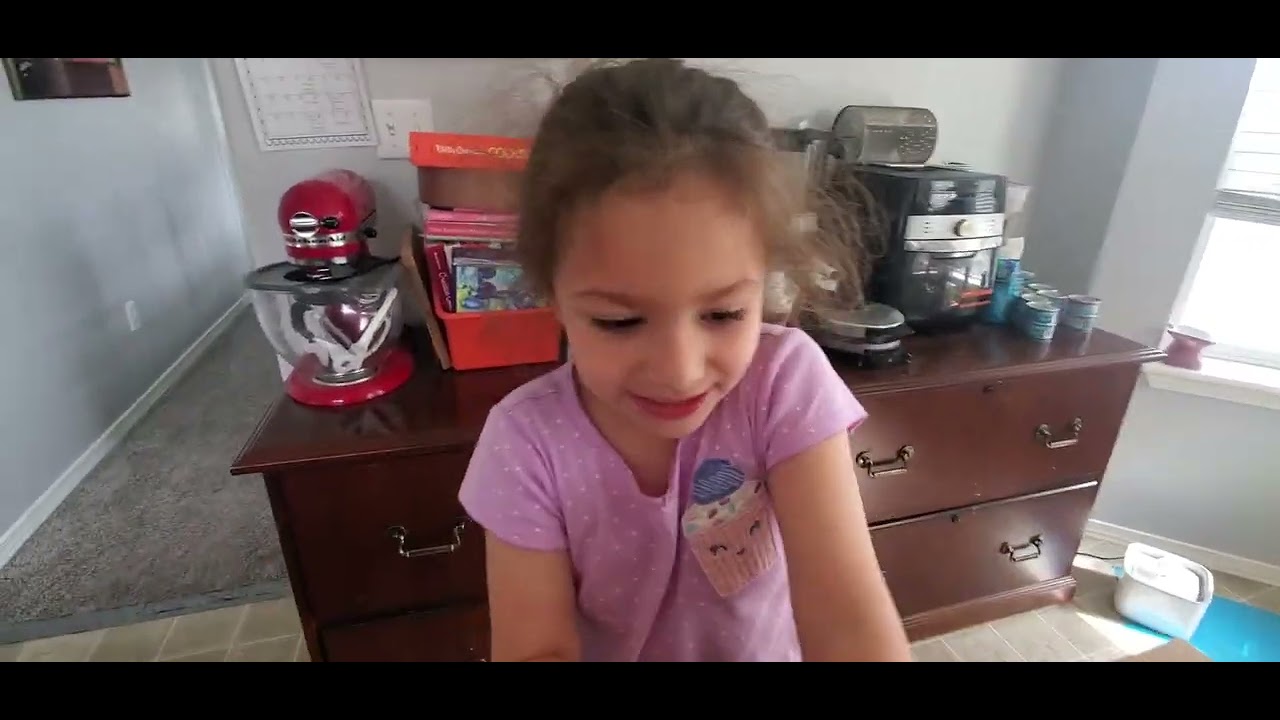 Sara teach how to make a Nutella sandwich - YouTube