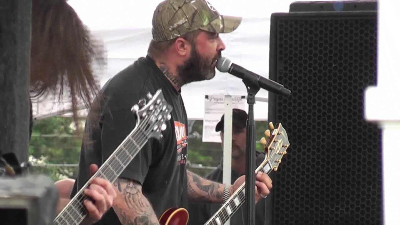 Staind, "Fade", Indy Carb Day 2011 - YouTube